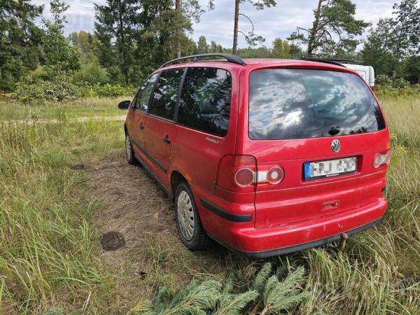 Red Volkswagen Sharan 2005 in Riga, with an engine capacity of 2.00 L and mileage of 0 thousand km for 1700 €, photo 6 on AUTOMOTO.COM.LV