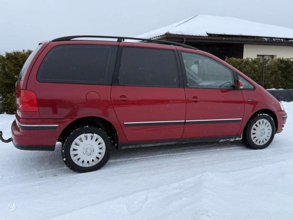 Red Volkswagen Sharan 2006 in Vilnius, with an engine capacity of 1.97 L and mileage of 348 thousand km for 2500 €, photo 2 on AUTOMOTO.COM.LV