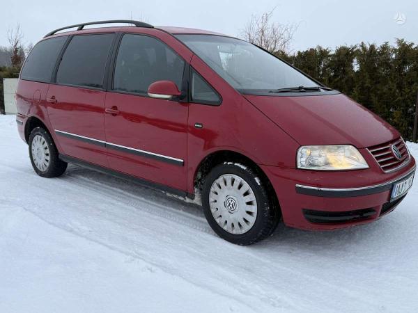 Red Volkswagen Sharan 2006 in Vilnius, with an engine capacity of 1.97 L and mileage of 348 thousand km for 2500 €, photo 3 on AUTOMOTO.COM.LV