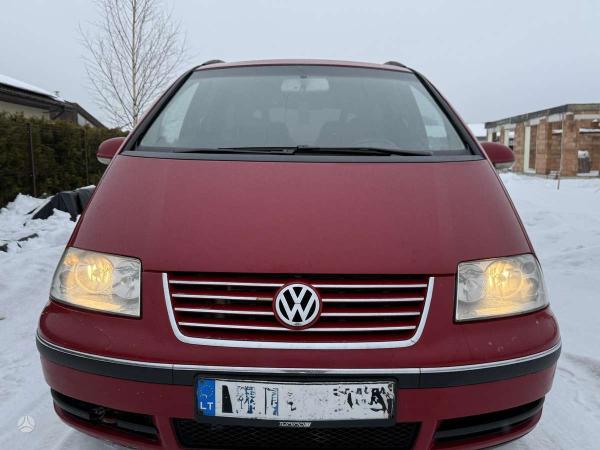 Red Volkswagen Sharan 2006 in Vilnius, with an engine capacity of 1.97 L and mileage of 348 thousand km for 2500 €, photo 4 on AUTOMOTO.COM.LV