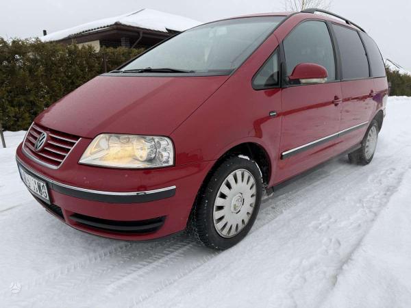 Red Volkswagen Sharan 2006 in Vilnius, with an engine capacity of 1.97 L and mileage of 348 thousand km for 2500 €, photo 5 on AUTOMOTO.COM.LV