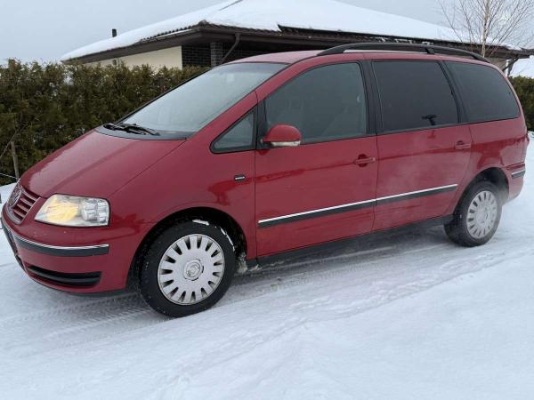 Red Volkswagen Sharan 2006 in Vilnius, with an engine capacity of 1.97 L and mileage of 348 thousand km for 2500 €, photo 6 on AUTOMOTO.COM.LV