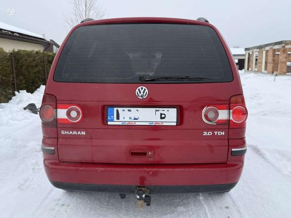 Red Volkswagen Sharan 2006 in Vilnius, with an engine capacity of 1.97 L and mileage of 348 thousand km for 2500 €, photo 9 on AUTOMOTO.COM.LV