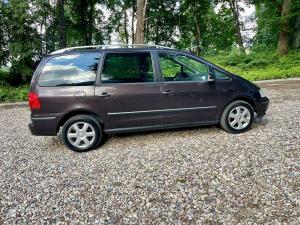 Red Volkswagen Sharan 2006 in Vilnius, with an engine capacity of 1.90 L and mileage of 421 thousand km for 2200 €, photo 7 on AUTOMOTO.COM.LV