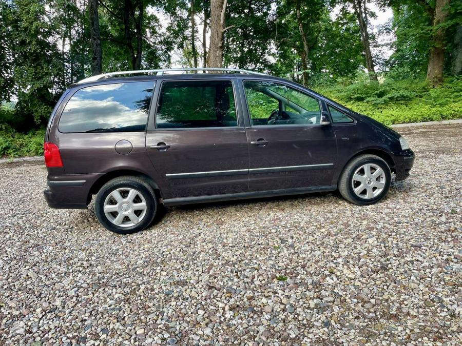 Red Volkswagen Sharan 2006 in Vilnius, with an engine capacity of 1.90 L and mileage of 421 thousand km for 2200 €, photo 7 on AUTOMOTO.COM.LV