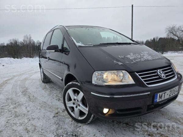 Red Volkswagen Sharan 2007 in Riga, with an engine capacity of 2.00 L and mileage of 306 thousand km for 2650 €, photo 1 on AUTOMOTO.COM.LV