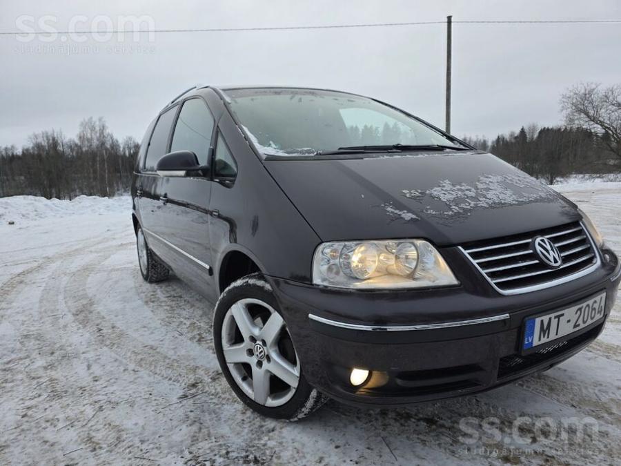Red Volkswagen Sharan 2007 in Riga, with an engine capacity of 2.00 L and mileage of 306 thousand km for 2650 €, photo 1 on AUTOMOTO.COM.LV