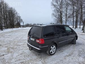 Red Volkswagen Sharan 2007 in Riga, with an engine capacity of 2.00 L and mileage of 306 thousand km for 2650 €, photo 3 on AUTOMOTO.COM.LV