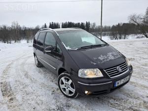 Red Volkswagen Sharan 2007 in Riga, with an engine capacity of 2.00 L and mileage of 306 thousand km for 2650 €, photo 4 on AUTOMOTO.COM.LV
