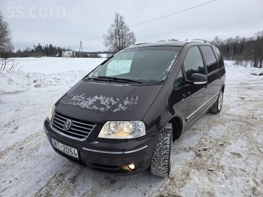 Red Volkswagen Sharan 2007 in Riga, with an engine capacity of 2.00 L and mileage of 306 thousand km for 2650 €, photo 6 on AUTOMOTO.COM.LV