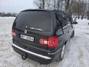 Red Volkswagen Sharan 2007 in Riga, with an engine capacity of 2.00 L and mileage of 306 thousand km for 2650 €, photo 9 on AUTOMOTO.COM.LV