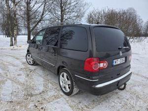 Red Volkswagen Sharan 2007 in Riga, with an engine capacity of 2.00 L and mileage of 306 thousand km for 2650 €, photo 10 on AUTOMOTO.COM.LV