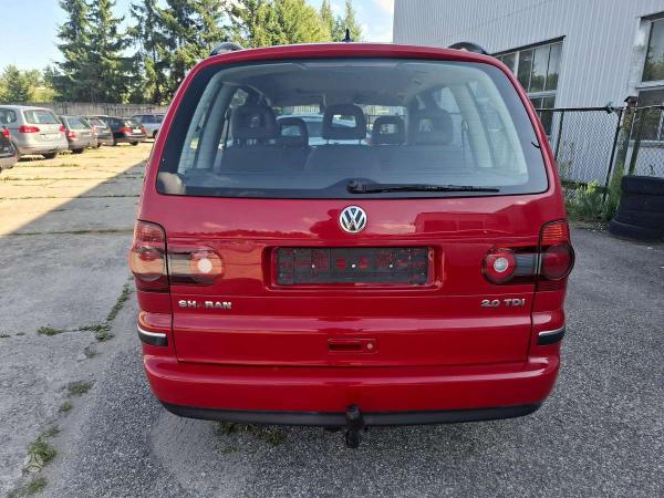 Sarkans Volkswagen Sharan 2009 Utena, ar dzinēja tilpumu 1.97 L un nobraukumu 240 tūkst. km par 2750 €, foto 8 vietnē AUTOMOTO.COM.LV