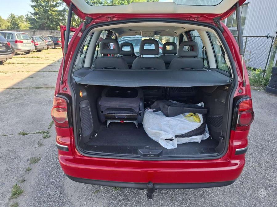 Sarkans Volkswagen Sharan 2009 Utena, ar dzinēja tilpumu 1.97 L un nobraukumu 240 tūkst. km par 2750 €, foto 10 vietnē AUTOMOTO.COM.LV