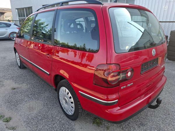 Sarkans Volkswagen Sharan 2009 Utena, ar dzinēja tilpumu 1.97 L un nobraukumu 240 tūkst. km par 2750 €, foto 10 vietnē AUTOMOTO.COM.LV