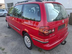 Sarkans Volkswagen Sharan 2009 Utena, ar dzinēja tilpumu 1.97 L un nobraukumu 240 tūkst. km par 2750 €, foto 11 vietnē AUTOMOTO.COM.LV