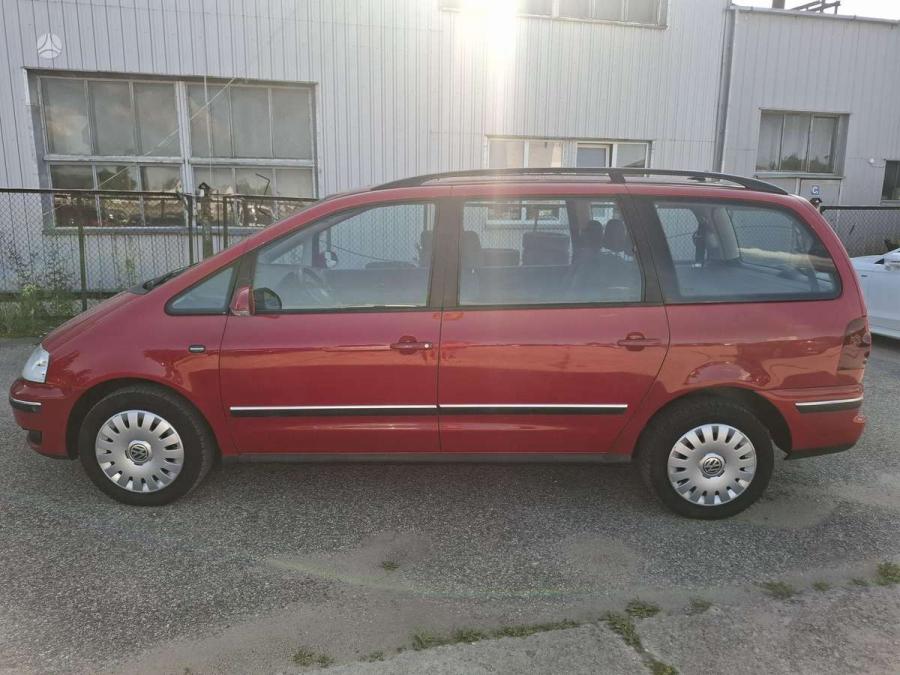 Sarkans Volkswagen Sharan 2009 Utena, ar dzinēja tilpumu 1.97 L un nobraukumu 240 tūkst. km par 2750 €, foto 12 vietnē AUTOMOTO.COM.LV