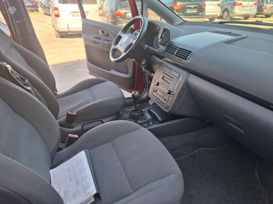 Sarkans Volkswagen Sharan 2009 Utena, ar dzinēja tilpumu 1.97 L un nobraukumu 240 tūkst. km par 2750 €, foto 15 vietnē AUTOMOTO.COM.LV