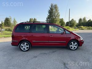 Red Volkswagen Sharan 2009 in Ogre, with an engine capacity of 2.00 L and mileage of 279 thousand km for 4799 €, photo 5 on AUTOMOTO.COM.LV