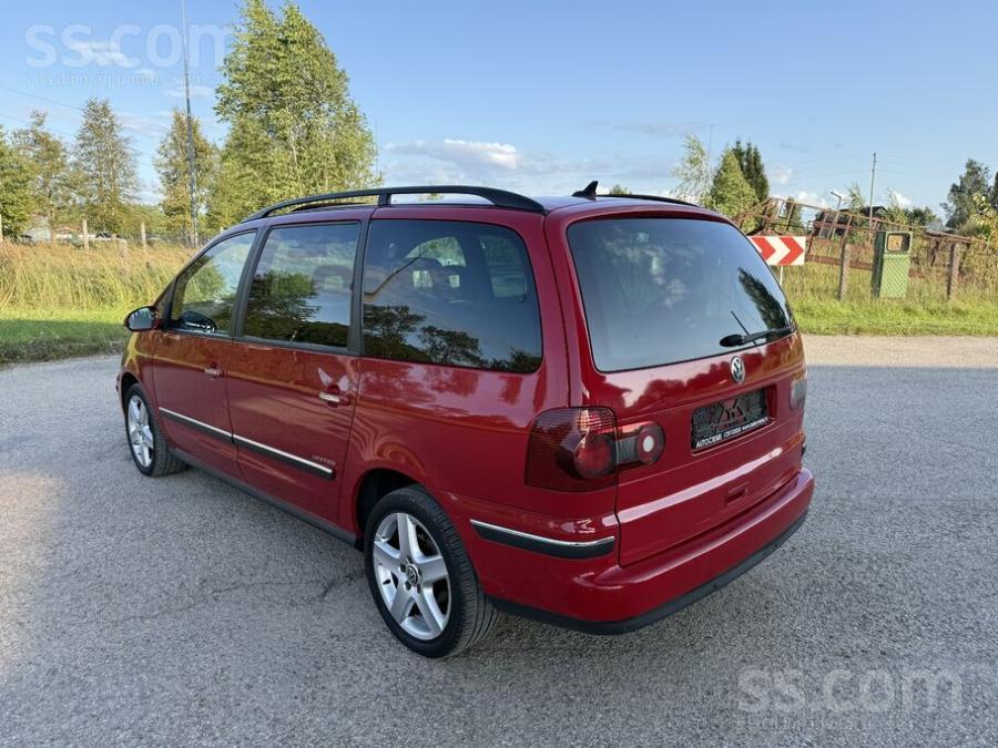 Red Volkswagen Sharan 2009 in Ogre, with an engine capacity of 2.00 L and mileage of 279 thousand km for 4799 €, photo 8 on AUTOMOTO.COM.LV