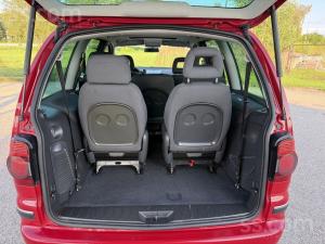Red Volkswagen Sharan 2009 in Ogre, with an engine capacity of 2.00 L and mileage of 279 thousand km for 4799 €, photo 9 on AUTOMOTO.COM.LV