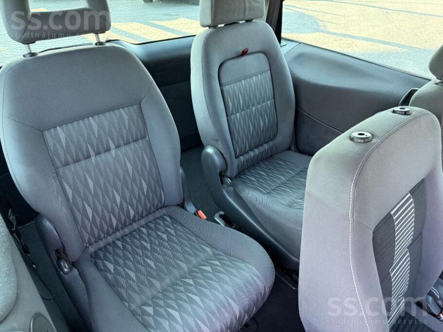 Red Volkswagen Sharan 2009 in Ogre, with an engine capacity of 2.00 L and mileage of 279 thousand km for 4799 €, photo 11 on AUTOMOTO.COM.LV