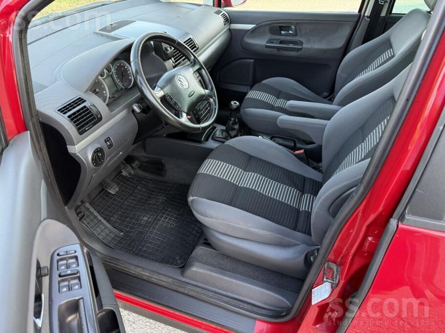 Red Volkswagen Sharan 2009 in Ogre, with an engine capacity of 2.00 L and mileage of 279 thousand km for 4799 €, photo 12 on AUTOMOTO.COM.LV