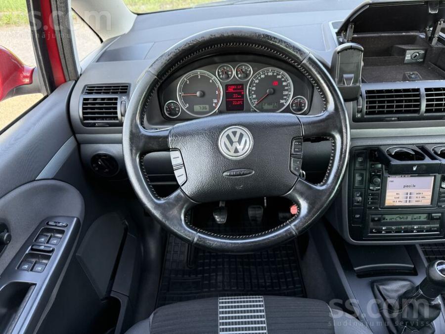 Red Volkswagen Sharan 2009 in Ogre, with an engine capacity of 2.00 L and mileage of 279 thousand km for 4799 €, photo 14 on AUTOMOTO.COM.LV