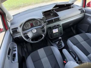 Red Volkswagen Sharan 2009 in Ogre, with an engine capacity of 2.00 L and mileage of 279 thousand km for 4799 €, photo 15 on AUTOMOTO.COM.LV