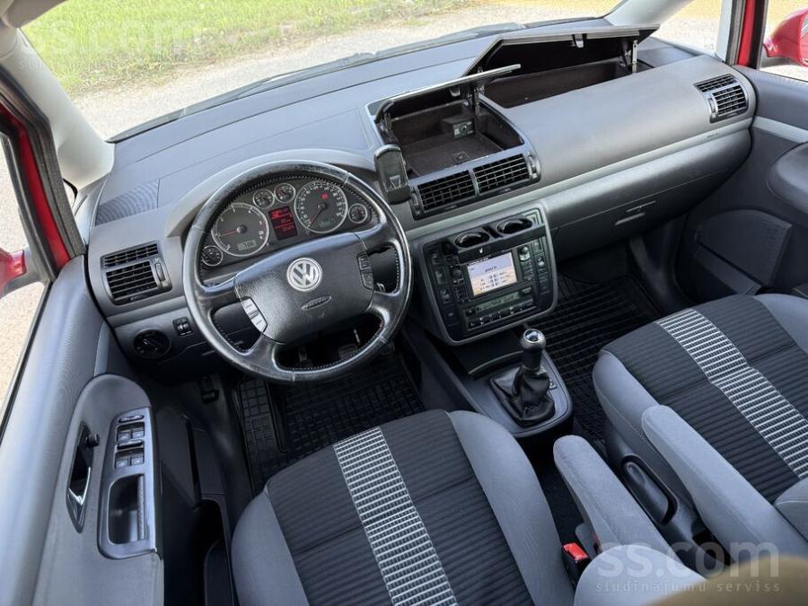 Red Volkswagen Sharan 2009 in Ogre, with an engine capacity of 2.00 L and mileage of 279 thousand km for 4799 €, photo 15 on AUTOMOTO.COM.LV