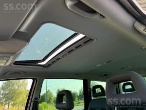 Red Volkswagen Sharan 2009 in Ogre, with an engine capacity of 2.00 L and mileage of 279 thousand km for 4799 €, photo 17 on AUTOMOTO.COM.LV