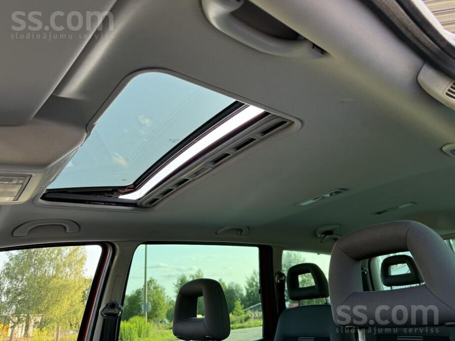Red Volkswagen Sharan 2009 in Ogre, with an engine capacity of 2.00 L and mileage of 279 thousand km for 4799 €, photo 17 on AUTOMOTO.COM.LV