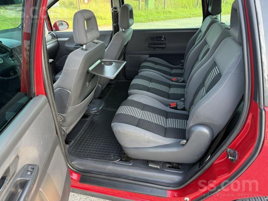 Red Volkswagen Sharan 2009 in Ogre, with an engine capacity of 2.00 L and mileage of 279 thousand km for 4799 €, photo 19 on AUTOMOTO.COM.LV
