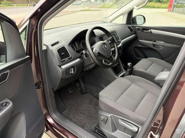 Sarkans Volkswagen Sharan 2018 Klaipėda, ar dzinēja tilpumu 1.97 L un nobraukumu 270 tūkst. km par 13950 €, foto 11 vietnē AUTOMOTO.COM.LV