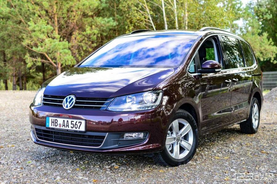 Red Volkswagen Sharan 2018 in Kretinga, with an engine capacity of 2.00 L and mileage of 278 thousand km for 13650 €, photo 1 on AUTOMOTO.COM.LV