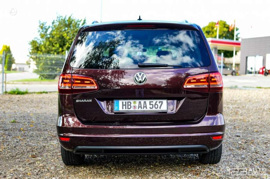 Red Volkswagen Sharan 2018 in Kretinga, with an engine capacity of 2.00 L and mileage of 278 thousand km for 13650 €, photo 8 on AUTOMOTO.COM.LV