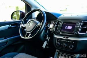 Red Volkswagen Sharan 2018 in Kretinga, with an engine capacity of 2.00 L and mileage of 278 thousand km for 13650 €, photo 12 on AUTOMOTO.COM.LV