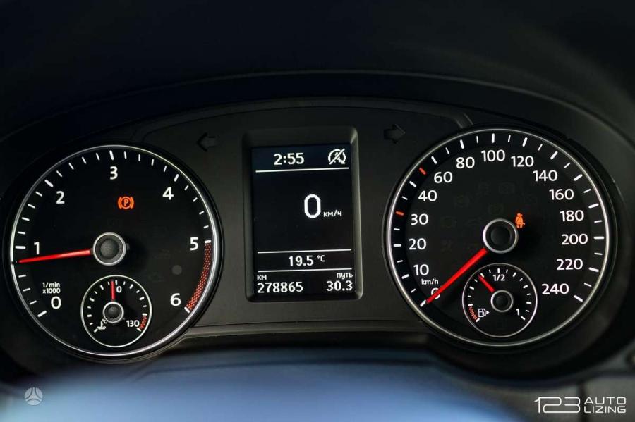 Red Volkswagen Sharan 2018 in Kretinga, with an engine capacity of 2.00 L and mileage of 278 thousand km for 13650 €, photo 21 on AUTOMOTO.COM.LV