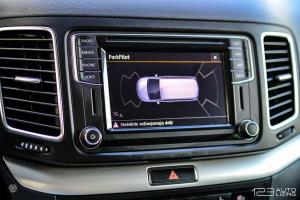Red Volkswagen Sharan 2018 in Kretinga, with an engine capacity of 2.00 L and mileage of 278 thousand km for 13650 €, photo 25 on AUTOMOTO.COM.LV