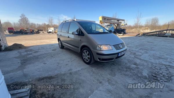 Volkswagen Sharan 2007 in Rakvere, with an engine capacity of 2.00 L and mileage of 301 thousand km for 3200 €, photo 4 on AUTOMOTO.COM.LV