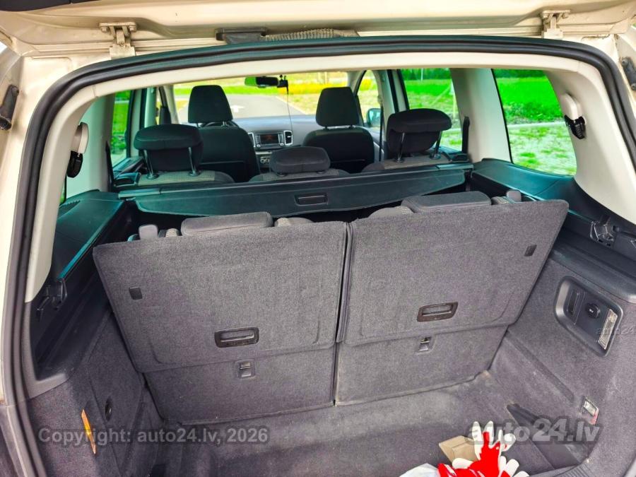 Volkswagen Sharan 2011 Tartu, ar dzinēja tilpumu 2.00 L un nobraukumu 235 tūkst. km par 10500 €, foto 6 vietnē AUTOMOTO.COM.LV