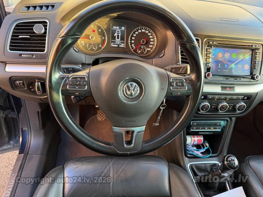 Volkswagen Sharan 2015 Tallina, ar dzinēja tilpumu 2.00 L un nobraukumu 237 tūkst. km par 16450 €, foto 14 vietnē AUTOMOTO.COM.LV
