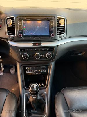 Volkswagen Sharan 2015 Tallina, ar dzinēja tilpumu 2.00 L un nobraukumu 237 tūkst. km par 16450 €, foto 18 vietnē AUTOMOTO.COM.LV