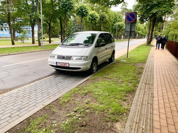 Balts Volkswagen Sharan 1999 Panevēža, ar dzinēja tilpumu 1.90 L un nobraukumu 454 tūkst. km par 390 €, foto 3 vietnē AUTOMOTO.COM.LV