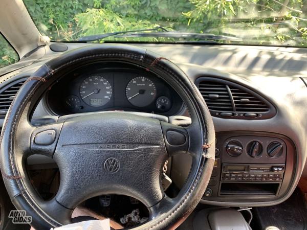 Balts Volkswagen Sharan 1999 Panevēža, ar dzinēja tilpumu 1.90 L un nobraukumu 454 tūkst. km par 390 €, foto 7 vietnē AUTOMOTO.COM.LV