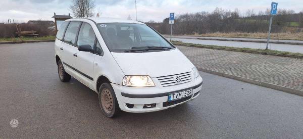 White Volkswagen Sharan 2002 in Trakai, with an engine capacity of 1.90 L and mileage of 249 thousand km for 1950 €, photo 2 on AUTOMOTO.COM.LV