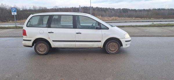 White Volkswagen Sharan 2002 in Trakai, with an engine capacity of 1.90 L and mileage of 249 thousand km for 1950 €, photo 3 on AUTOMOTO.COM.LV
