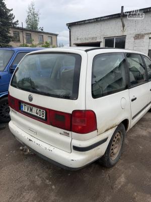 White Volkswagen Sharan 2002 in Prienai, with an engine capacity of 1.90 L and mileage of 225 thousand km for 599 €, photo 5 on AUTOMOTO.COM.LV