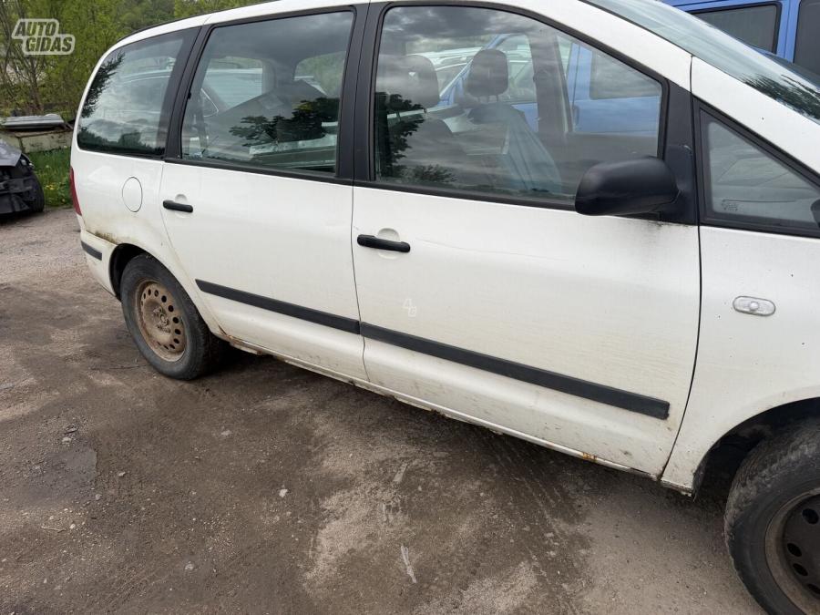 White Volkswagen Sharan 2002 in Prienai, with an engine capacity of 1.90 L and mileage of 225 thousand km for 599 €, photo 6 on AUTOMOTO.COM.LV