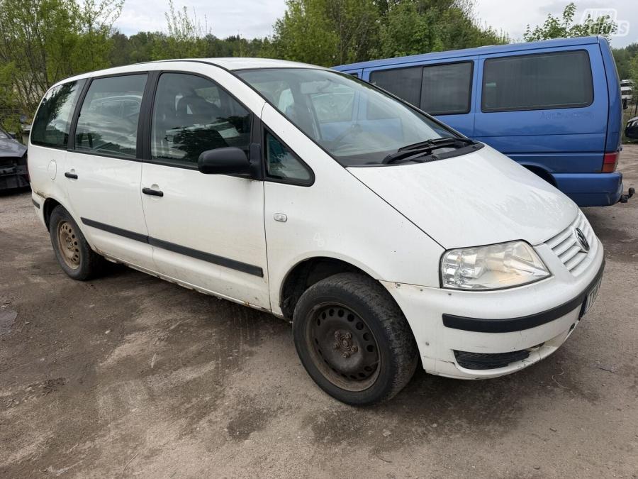 White Volkswagen Sharan 2002 in Prienai, with an engine capacity of 1.90 L and mileage of 225 thousand km for 599 €, photo 7 on AUTOMOTO.COM.LV